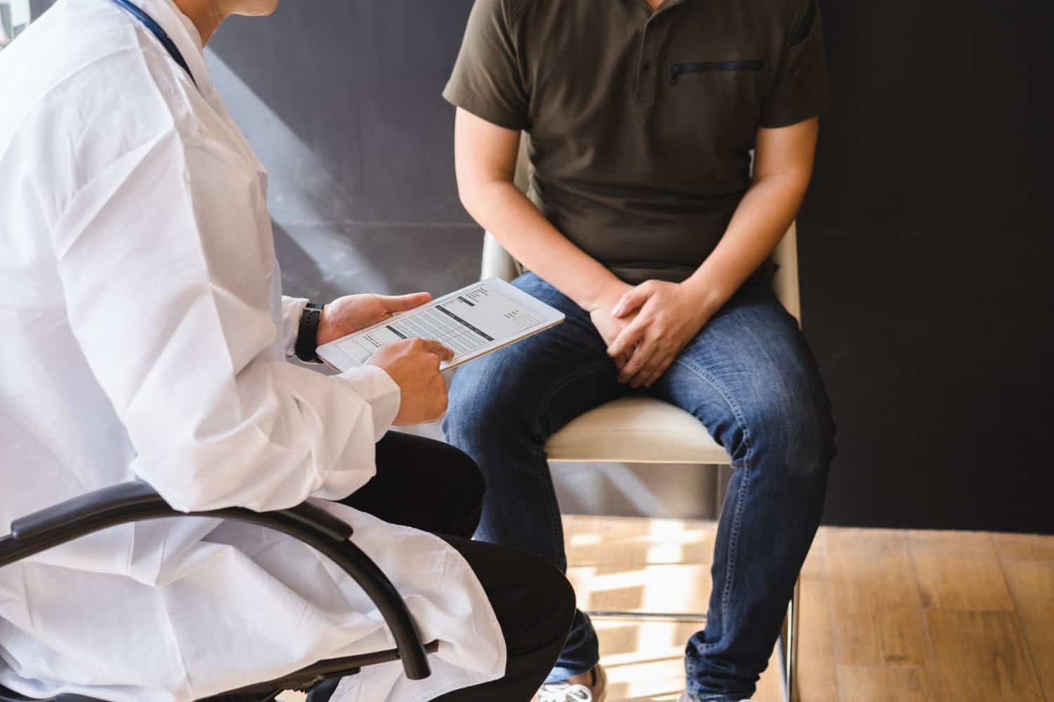 Dolor por próstata inflamada (prostatitis): cómo se siente, síntomas y ...